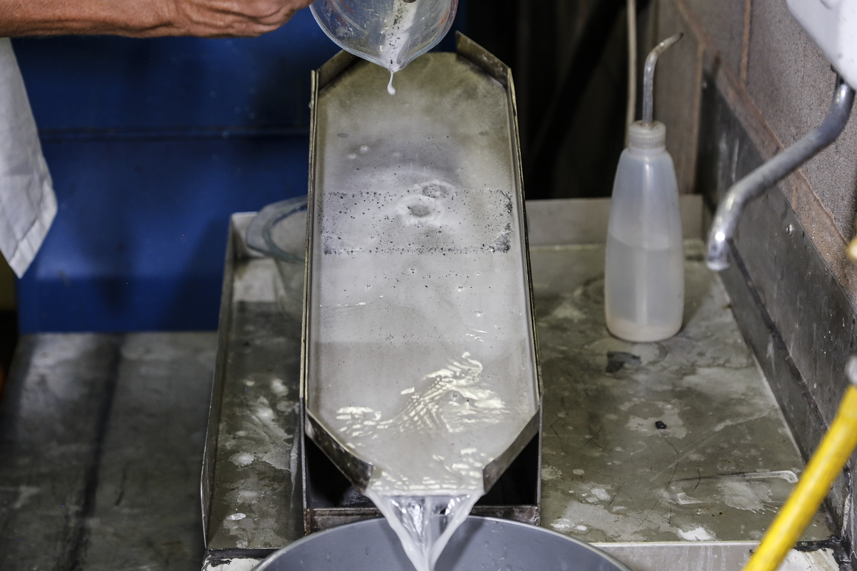 Chute Magnet Separator Checks Magnetic Susceptibility